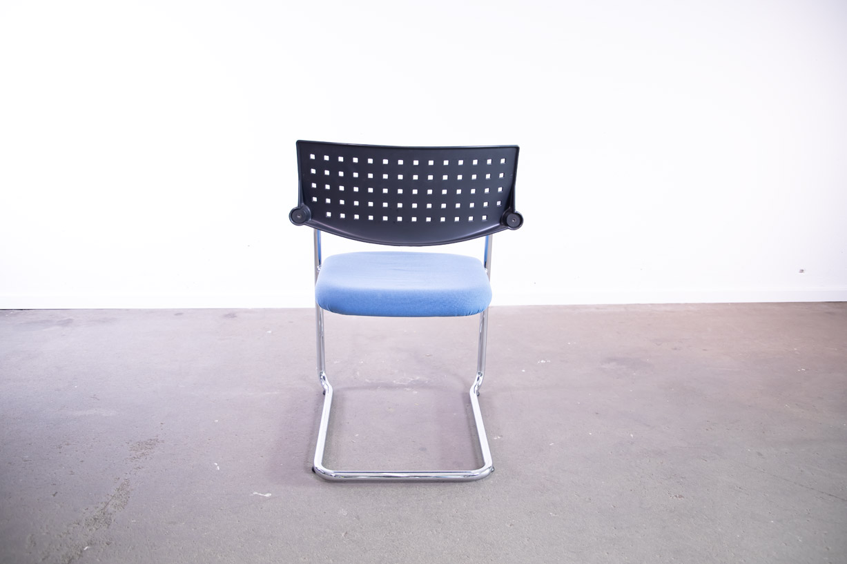 Vitra “Vis a vis Step”, Freischwinger, stapelbar, Chrom/Hellblau › SELLAMENSA. Shop